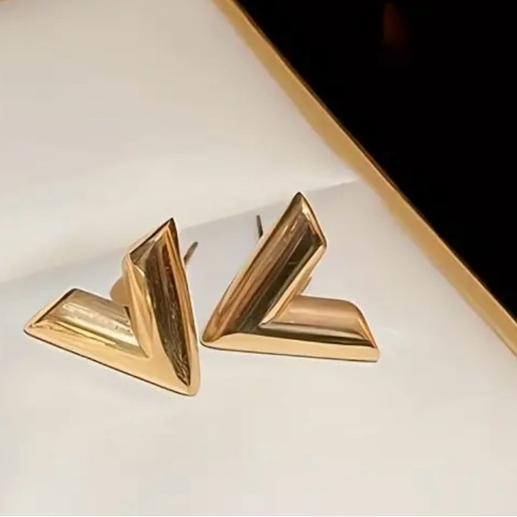 Faishon earring | Jewelry | Fashion V Shape Gold Earrings | Poshmark